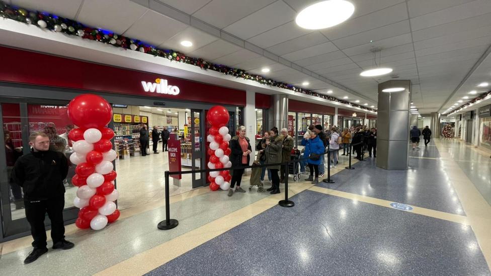 Wilko: First new stores reopen in Devon - BBC News