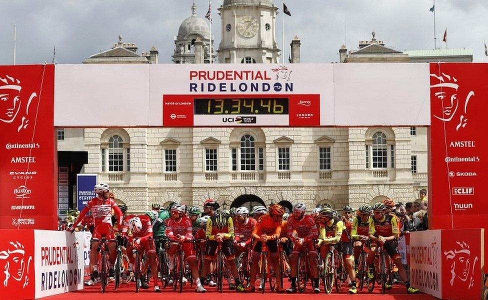 Prudential RideLondon: Thousands of cyclists descend on capital - BBC News