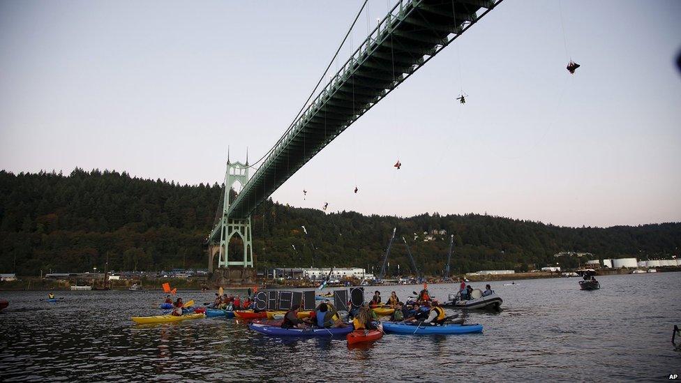 US Coast Guard ends Shell icebreaker bridge protest - BBC News