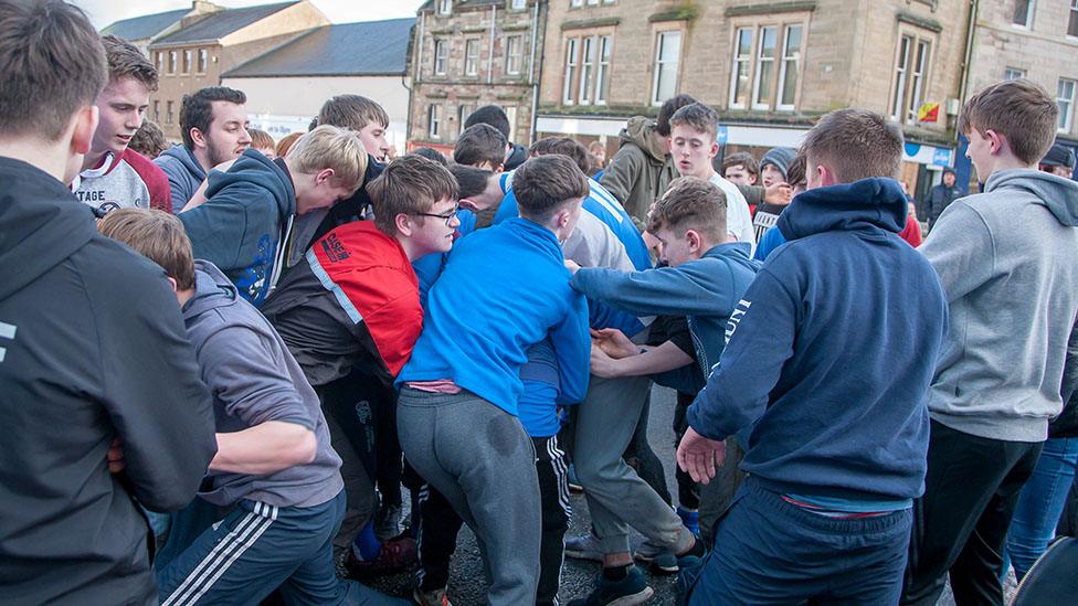 In pictures: Jedburgh's ba' game - BBC News