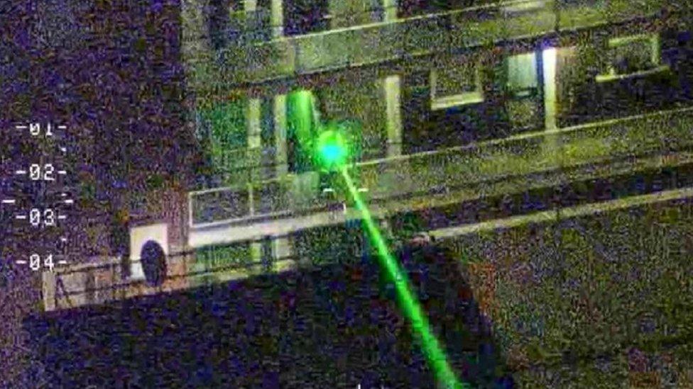 Pilots report more than 1,400 laser incidents in 2015 - BBC News