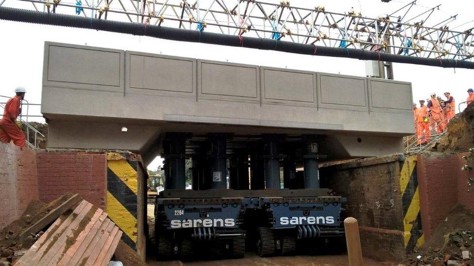 Replacement Norwich rail bridge slides into place - BBC News