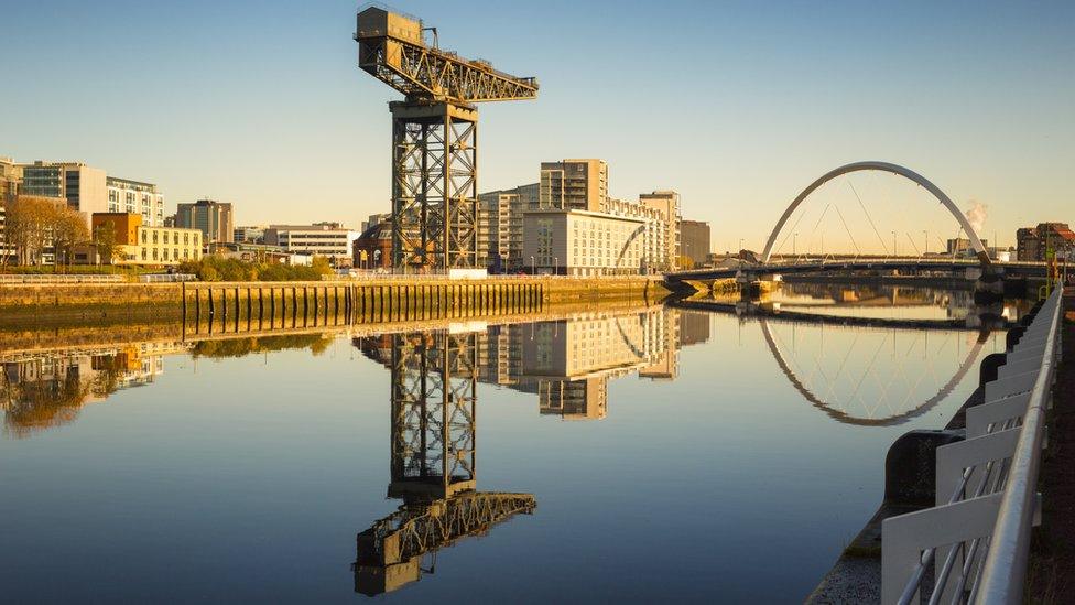 River Clyde 'healthier and stench-free' - BBC News
