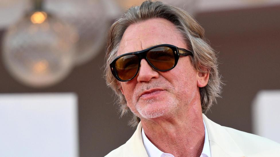 Queer: Daniel Craig film set for London Film Festival - BBC News