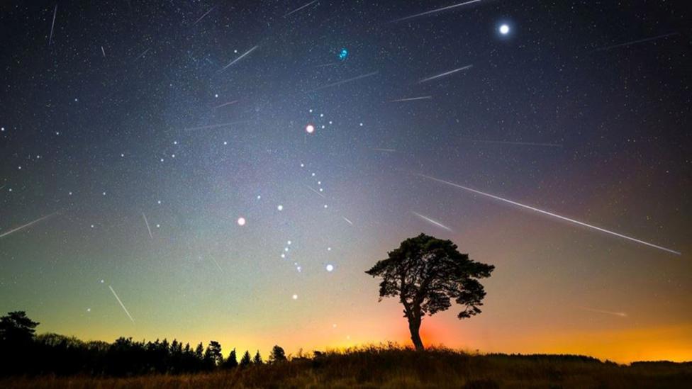 A star triangle, the full 'Strawberry' Moon and longest day - BBC Weather