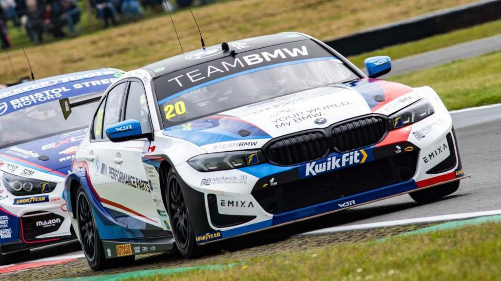 BTCC: Colin Turkington drops back in title race as Chris Smiley impresses - BBC Sport