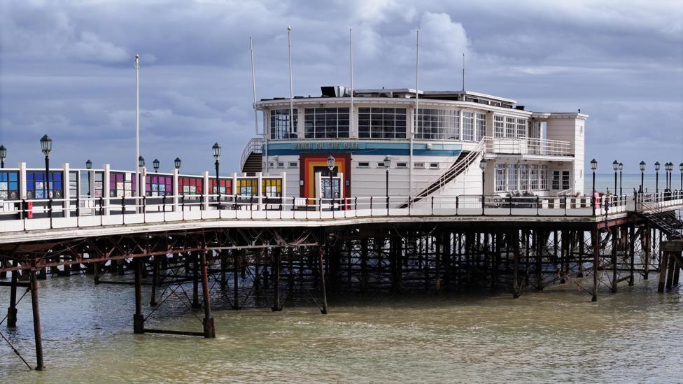 Worthing Pier's 'hidden damage' uncovered in repair effort - BBC News