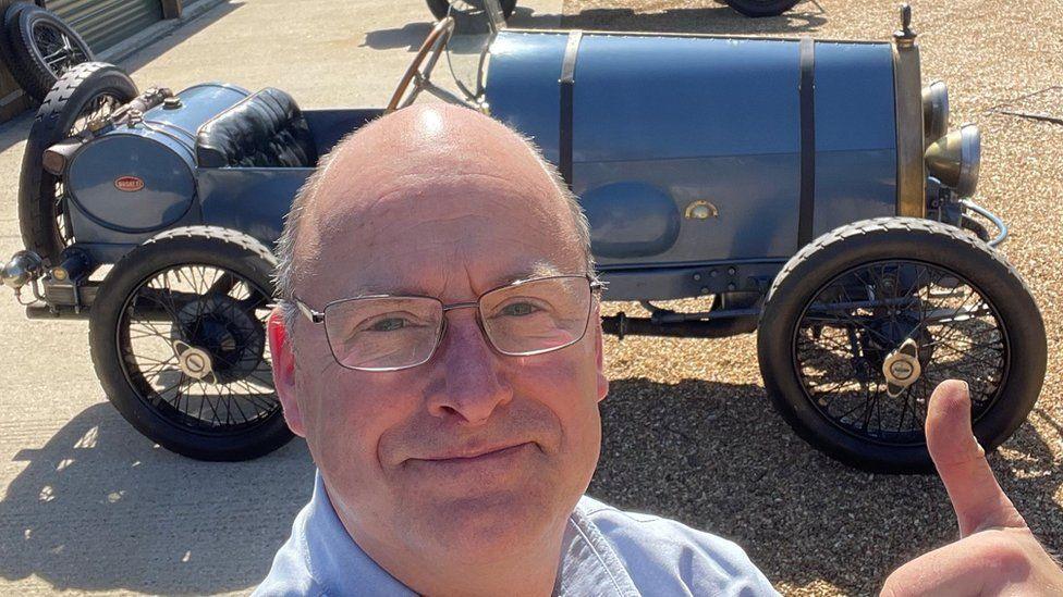 Grief 'unimaginable' after death of St Albans classic car racer - BBC News