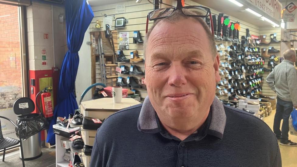 Wigan traders 'kept in the dark' over new market hall plans - BBC News