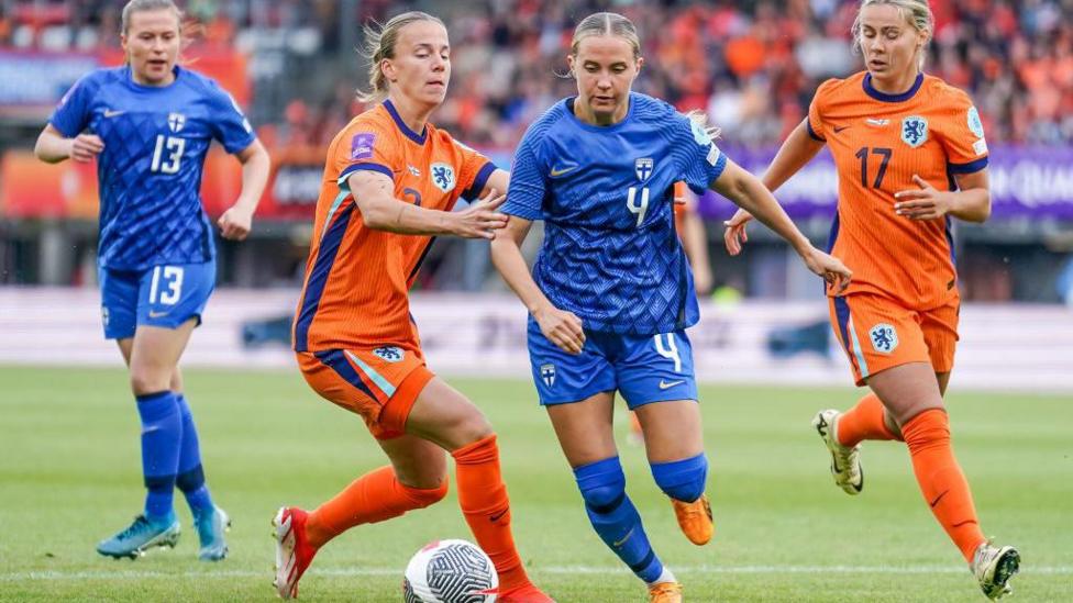 Crystal Palace sign Finland midfielder Ria Öling - BBC Sport