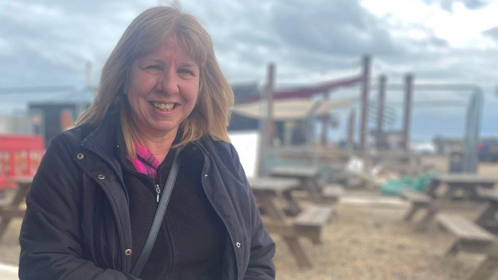 Southwold fish and chip reopens after large fire destroyed site - BBC News