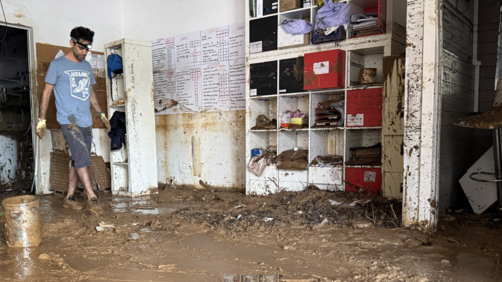 Spain floods: Nation mourns as death toll soars past 150 - BBC News