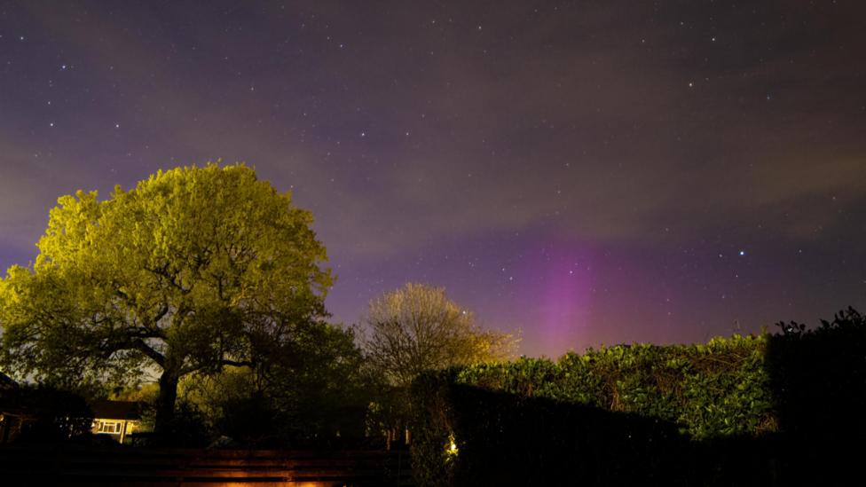 Northern Lights dazzle over West of England in stunning display - BBC News