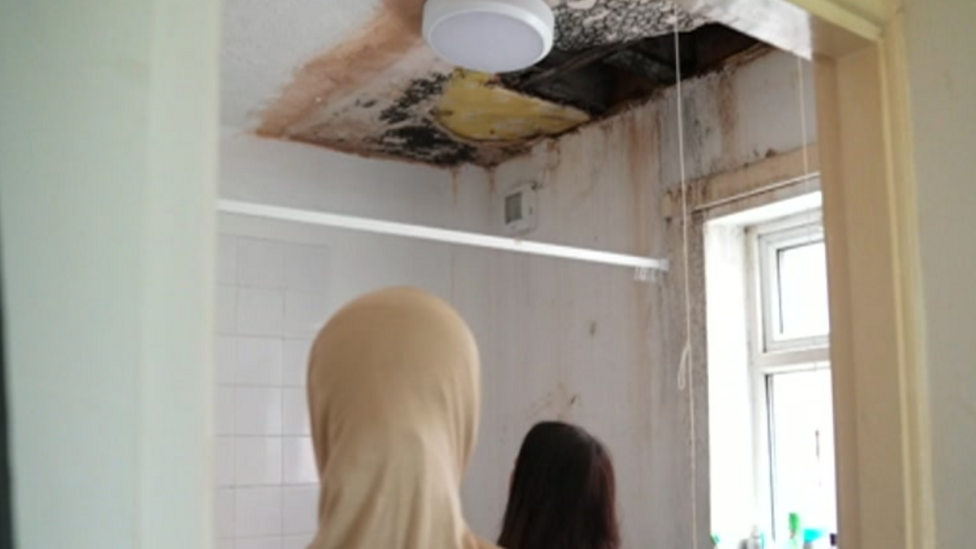 Birmingham family's fears over damp and mouldy council house - BBC News