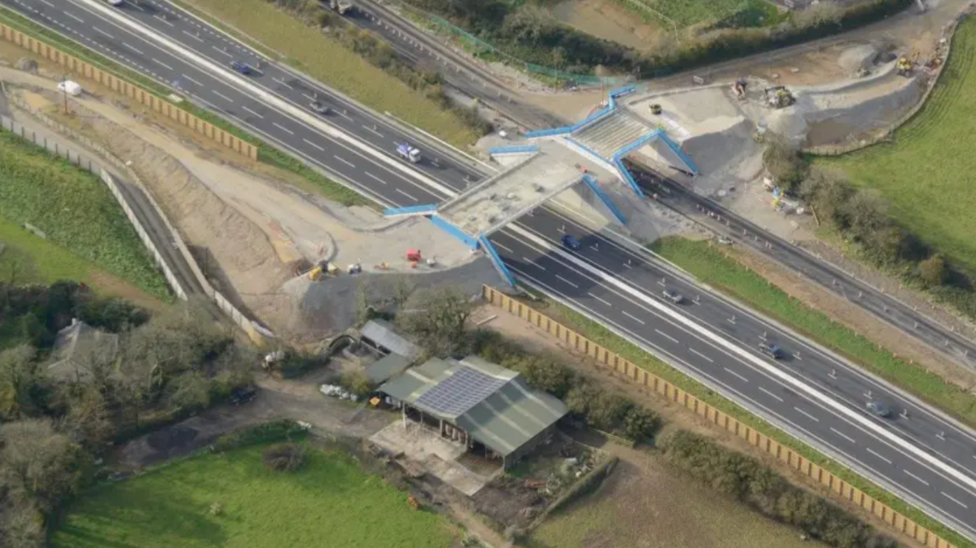 Awards showcase 'impact' of civil engineering in South West - BBC News
