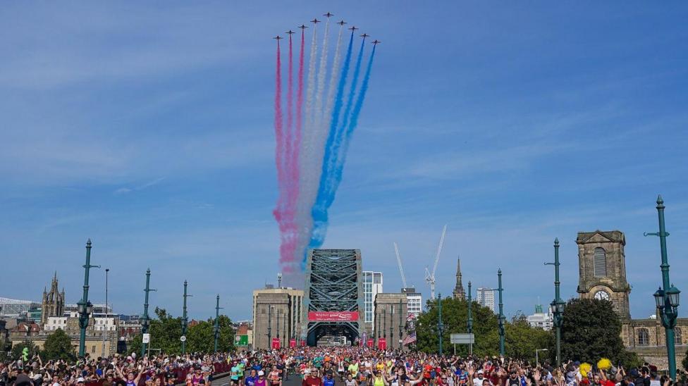 Red Arrows' Great North Run return confirmed - BBC News