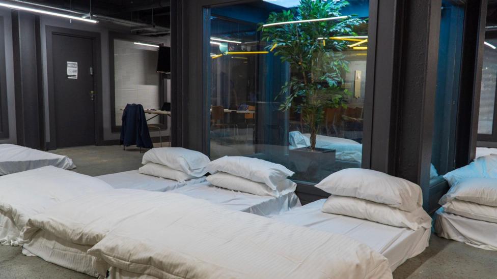 Protests at Glasgow homeless shelter as council orders closure - BBC News