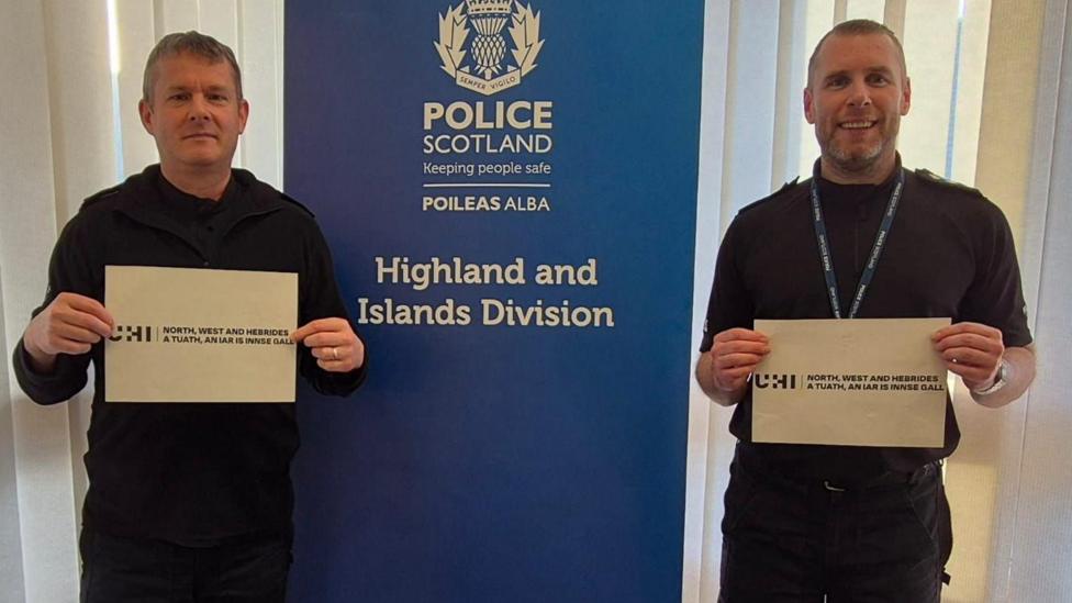 Police officers learning Gaelic in language's heartlands - BBC News