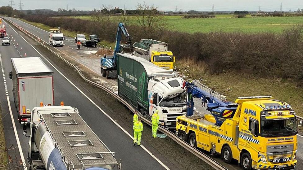 A19 between Thornaby and Crathorne reopens after lorry crash - BBC News