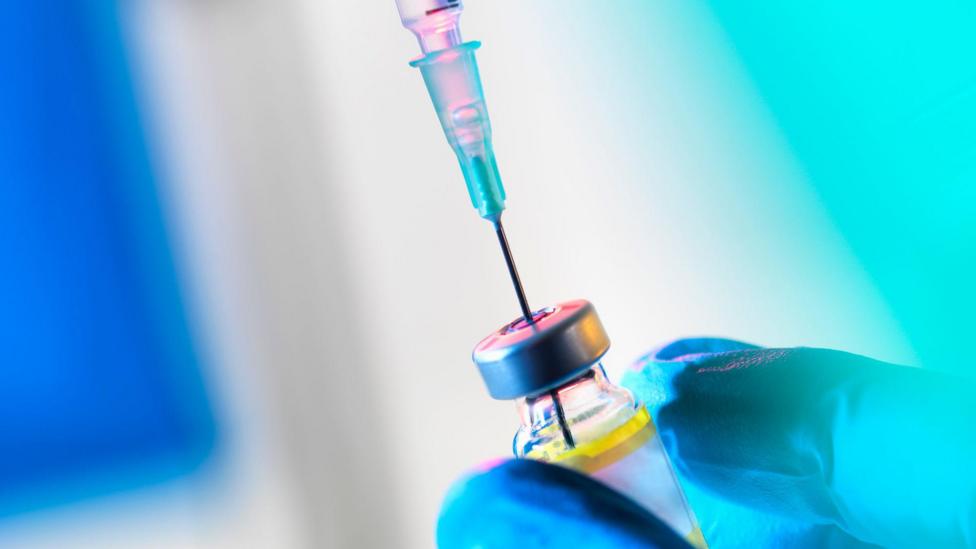 Norovirus: Vaccine to be trialled for vomiting bug - BBC News