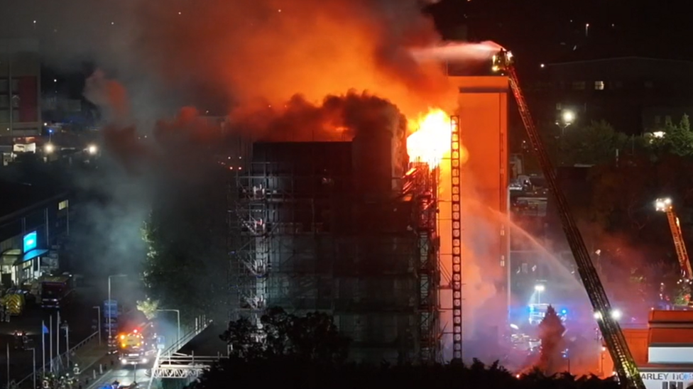 'Flying flaming objects' helped spread Dagenham fire - LFB - BBC News