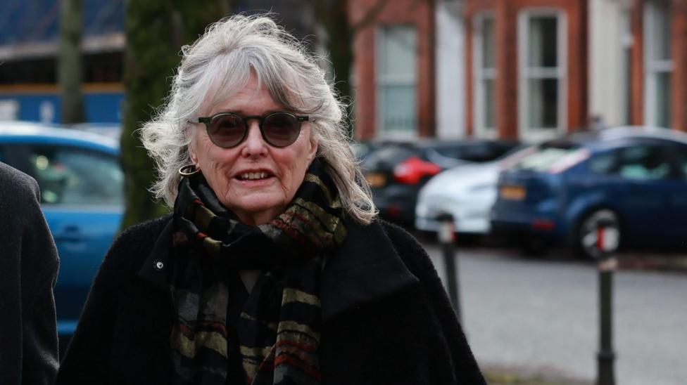 Michael Longley: Funeral of poet takes place in Belfast - BBC News