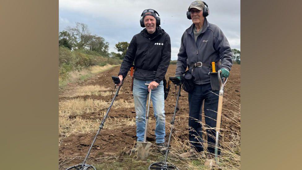 Kislingbury metal detectorist looks back at decades of finds - BBC News