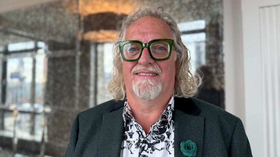 Translink: Late night bus and train services begin on Friday - BBC News