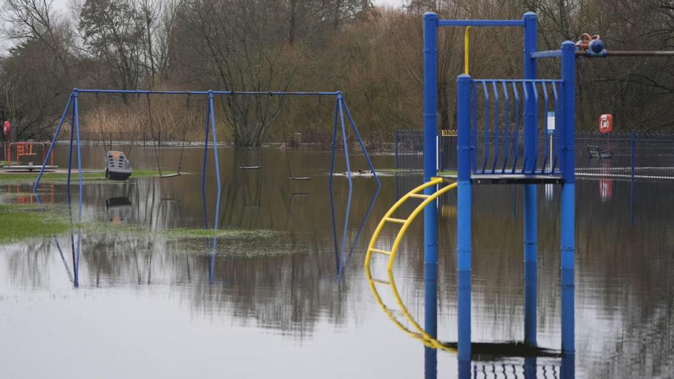 Flooding in Midlands after days of rain - BBC News