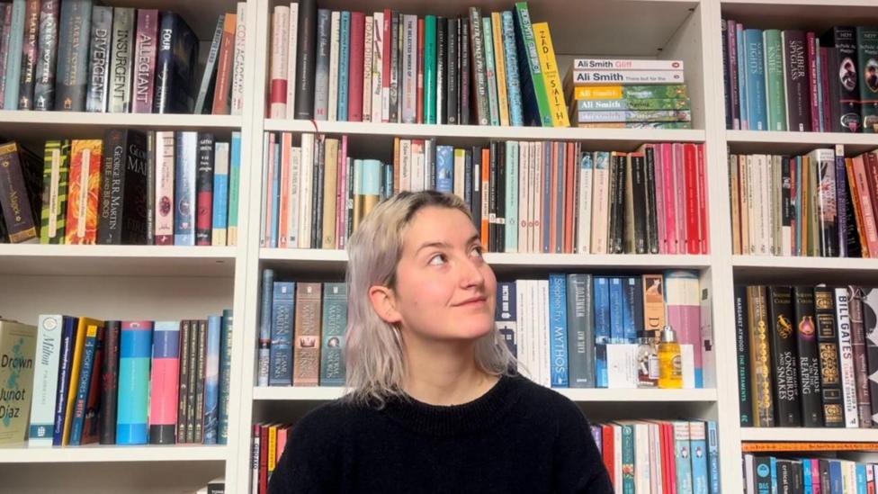 Can TikTok's BookTok community help cut screen time? - BBC News