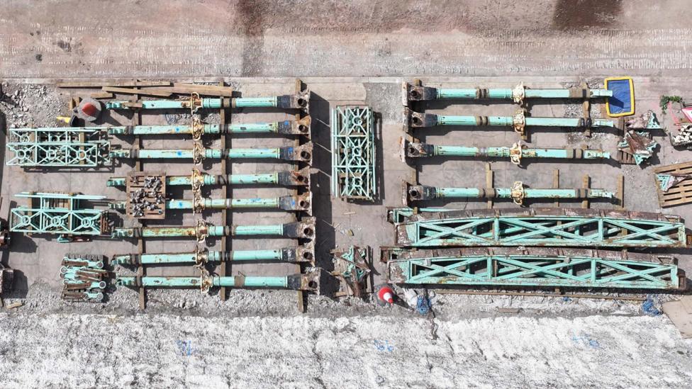 Brighton's Madeira Terrace steps close as restoration continues - BBC News