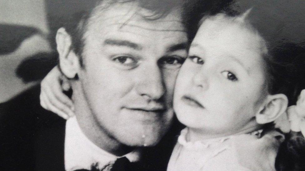 Keith Michell, Henry VIII actor, dies aged 89 - BBC News