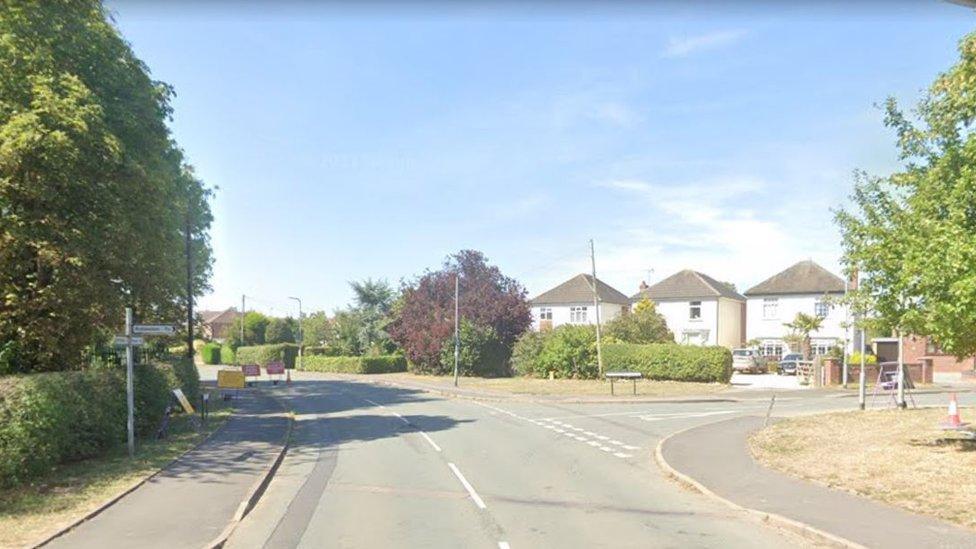 Burton-on-Trent: Police investigate after woman found dead - BBC News