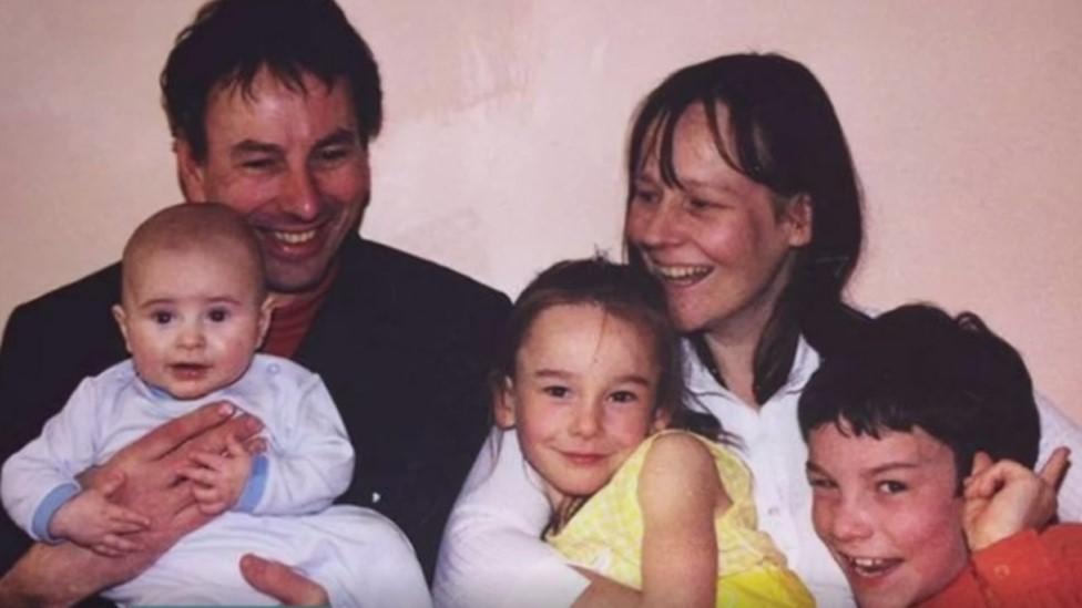 Money raised for cancer photo siblings tops £275k - BBC News