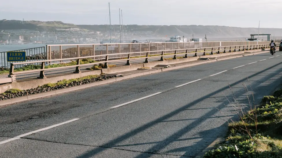 Work to Ferry Bridge link between Portland and Weymouth to start - BBC News