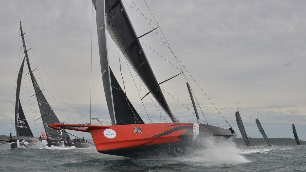 Comanche wins Sydney-Hobart yacht race after comeback - BBC News