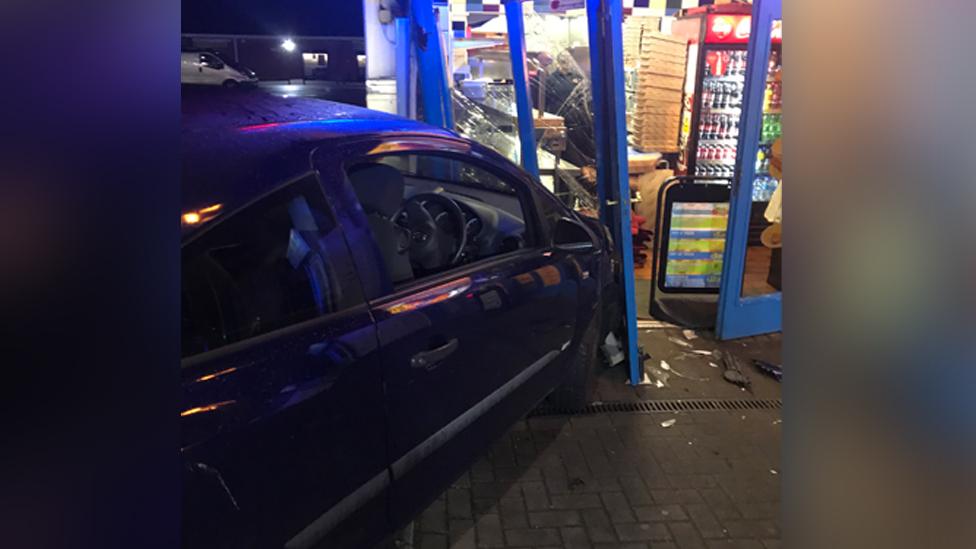 Car crashes into Peterborough Papa Luigi pizza takeaway - BBC News