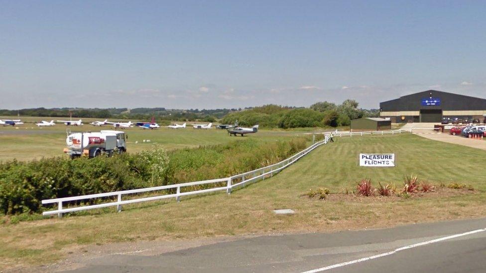 Light aircraft crashes at Bembridge Airport - BBC News