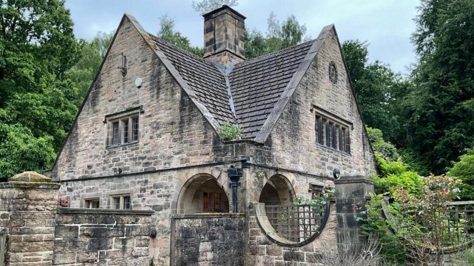 Kidderminster cave house dating back to 1511 up for auction - BBC News