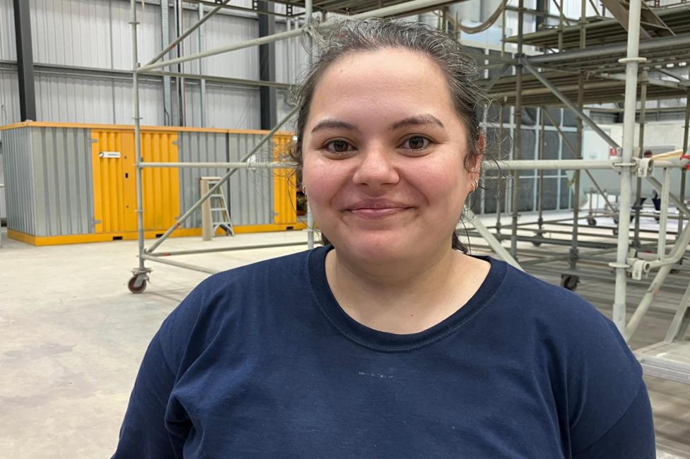 Teesside aircraft painting firm takes on local trainees - BBC News