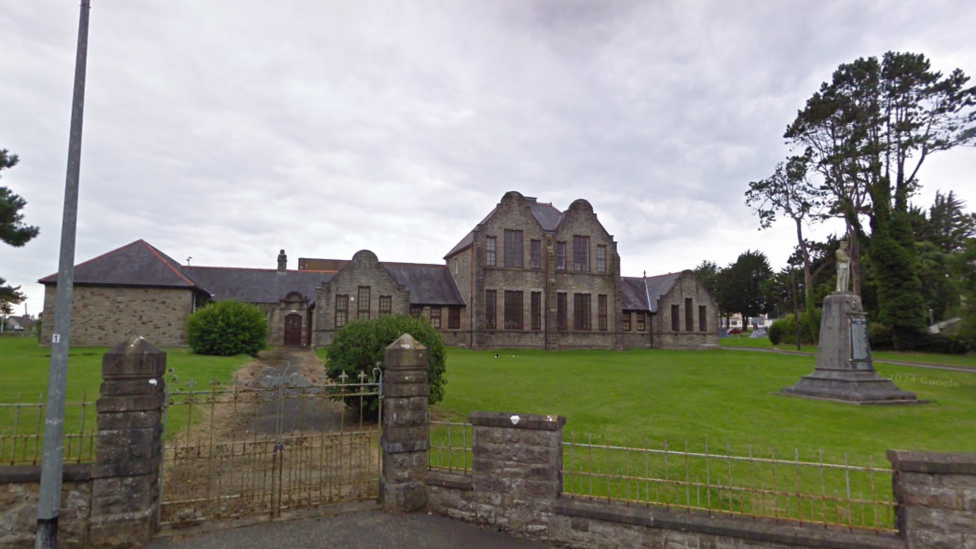 Môn: Cais i droi hen ysgol yn Llangefni yn westy moethus - BBC Cymru Fyw