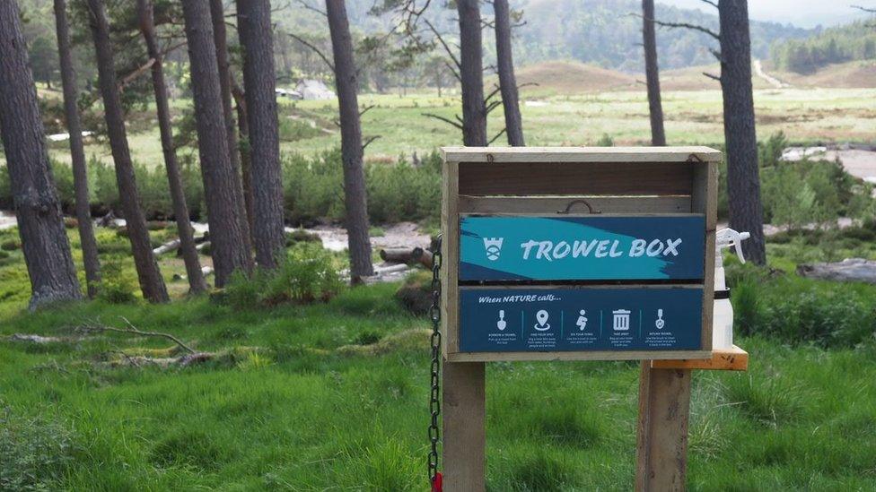 'Trowel box' solution to human poo at beauty spot - BBC News