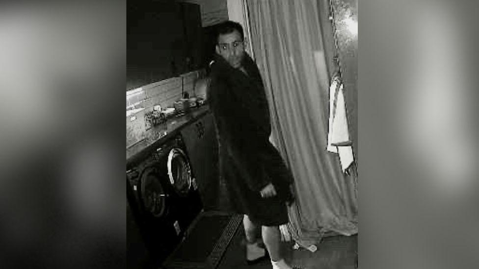 Gloucestershire burglar Jason Brown dared police to 'prove it' - BBC News