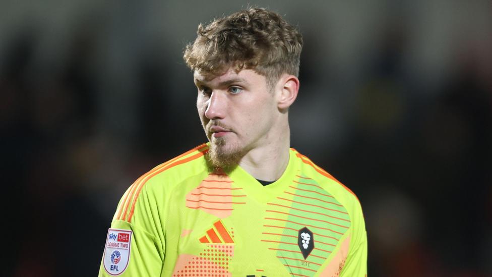Teenage keeper Matty Young aims to be future number one at Sunderland ...