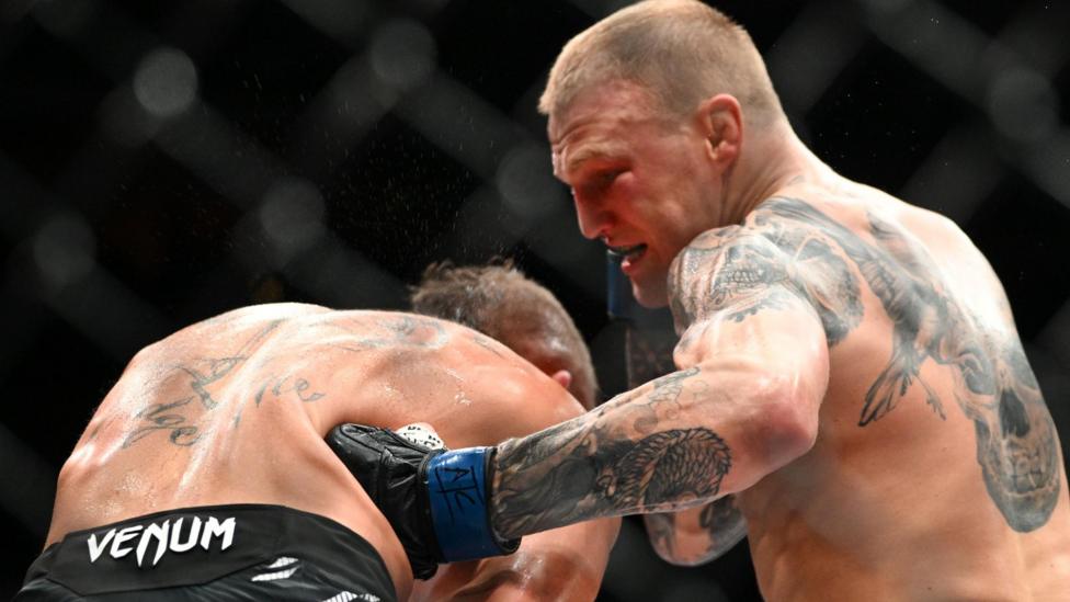 UFC: Mason Jones beats hometown hero Jeremy Stephens on return - BBC Sport