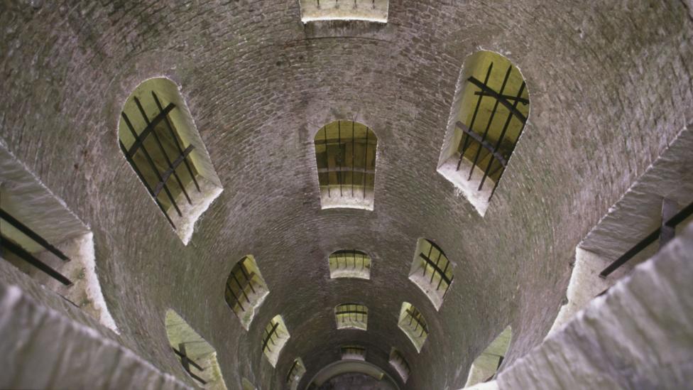 Dover's forts from Napoleonic Wars being restored - BBC News