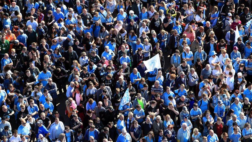Man City parade: Thousands gather to see winners - BBC Newsround