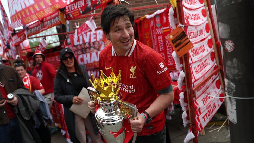 'This means so much', say jubilant Liverpool fans - BBC News