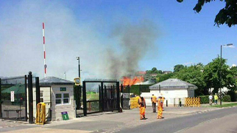 Wimbledon fire: Blaze at All England Club tennis courts - BBC News