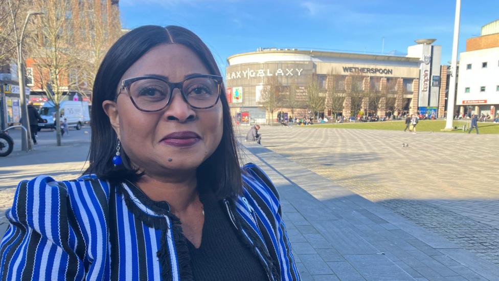 Luton MP welcomes police funding to tackle gang and knife crime - BBC News